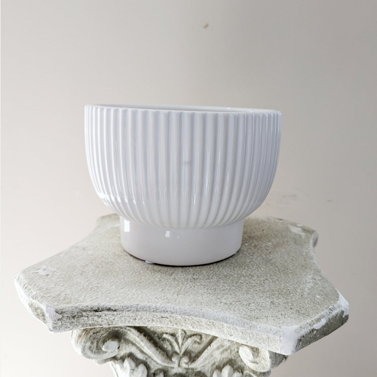 White Rounded Ribbed Porcelain Vase – Immanuel Florist